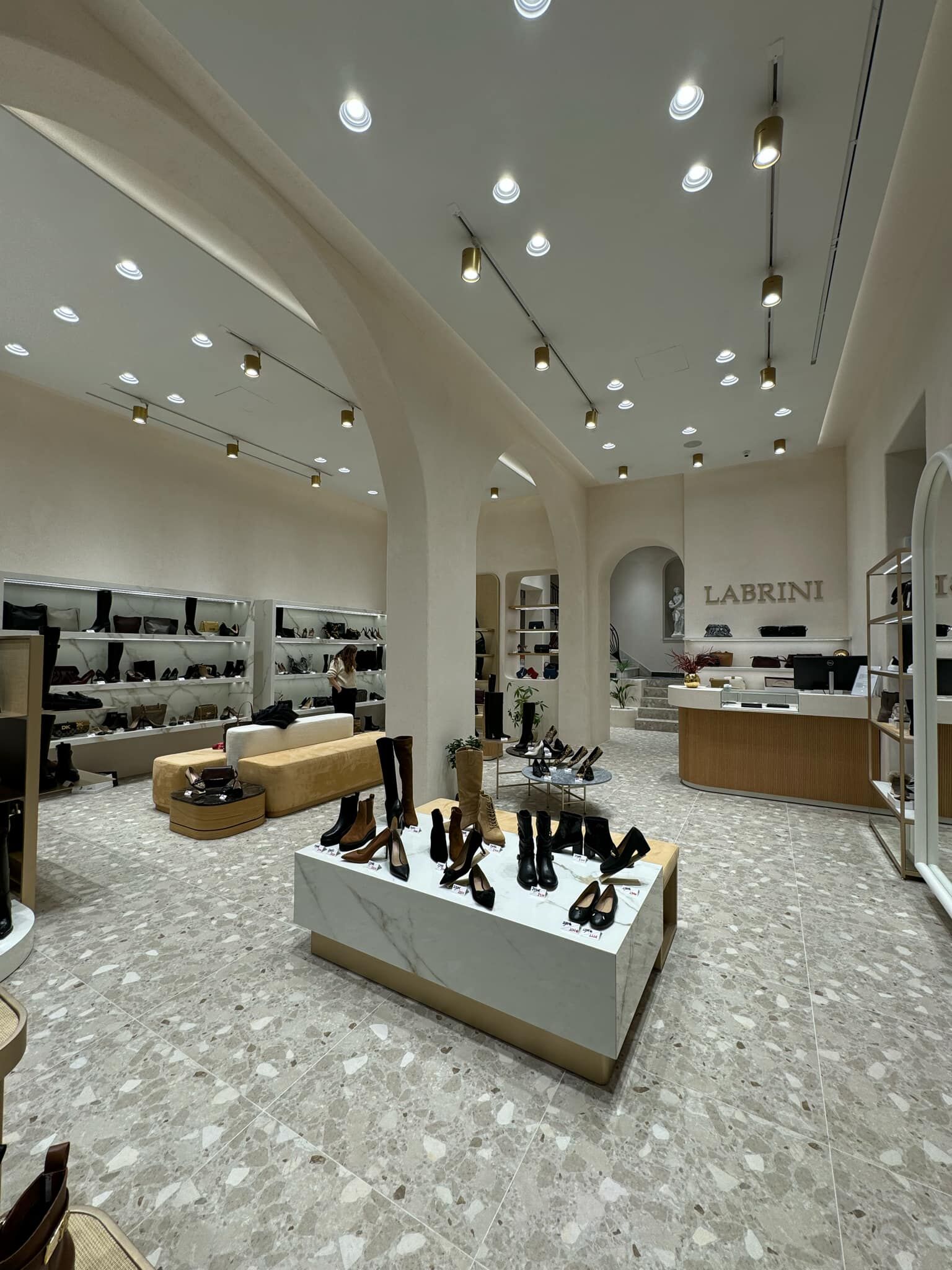 ΚΑΤΑΣΤΗΜΑΤΑ | Labrini